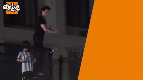 Fans gather outside Mannat at midnight to celebrate Shah Rukh Khan's ...